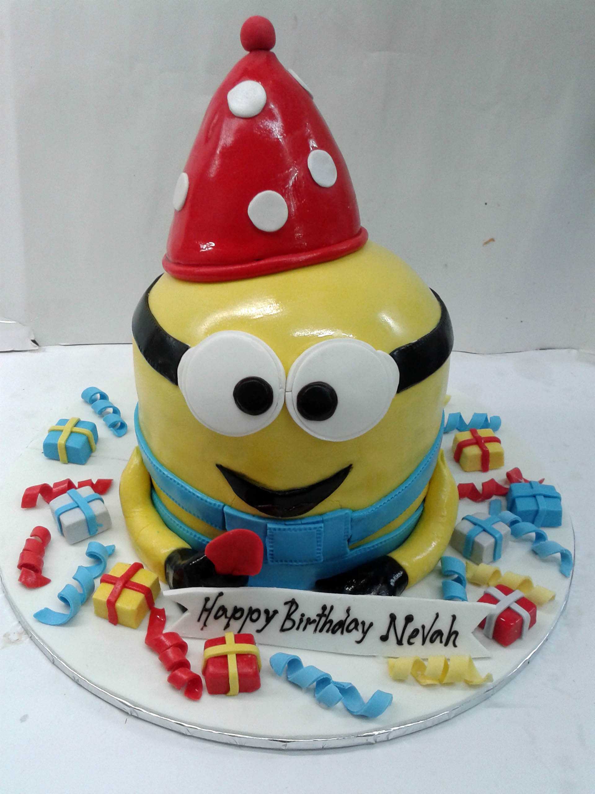 3D Minion Theme Cakes for Kids - Deliciae Cakes